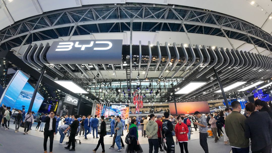 The finale of the auto show year, colorful lighting shines at the 2023 ...